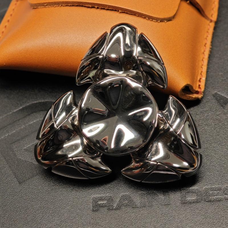 Machinery Squid – Openable Fidget Spinner by Rain Design